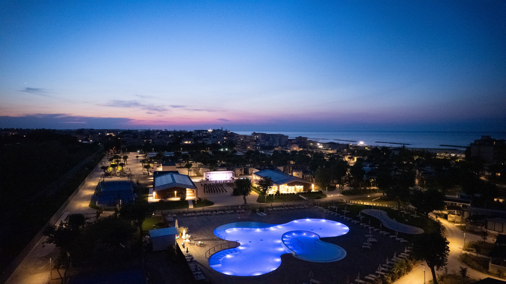 Rimini Family Village, il Villaggio Club Del Sole Sospeso tra Spiaggia ...